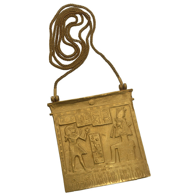 On this golden breastplate, Amenemopé is facing Osiris – lampmagician